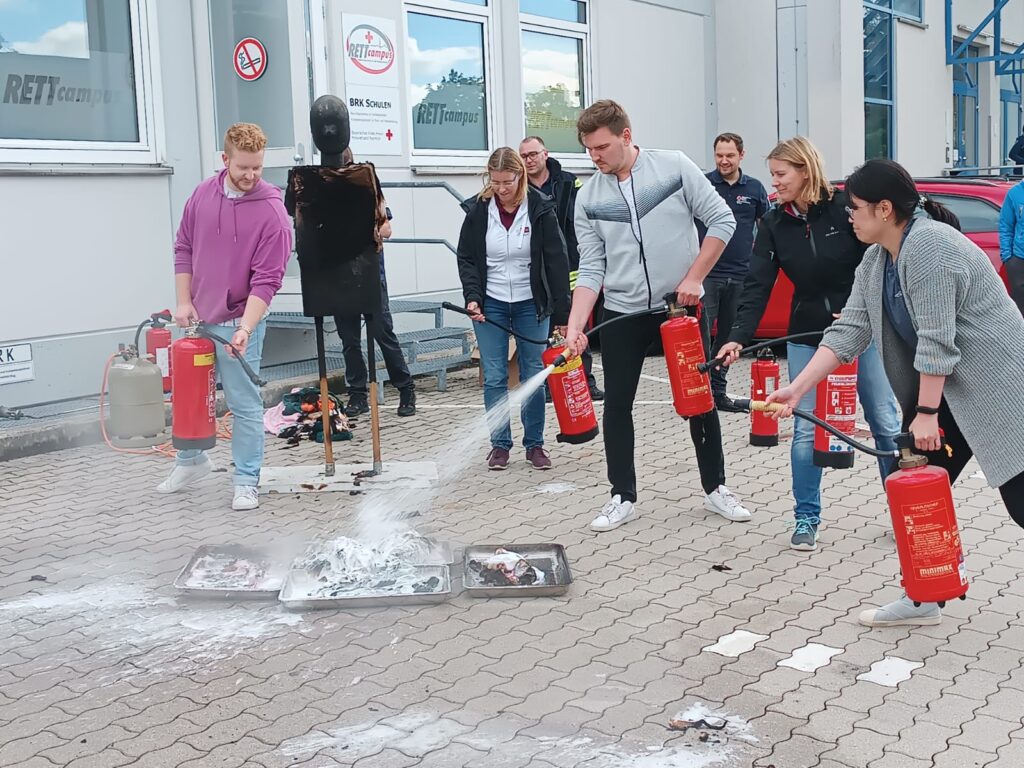 Erfolgreiches Seminar „Betrieblicher Brandschutz“ - 19 neue Brandschutzhelfer ausgebildet - BRK ...